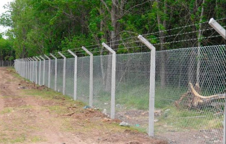 POSTE PARA CERCOS CON ALAMBRE PÚA – Tecnicreto SAC